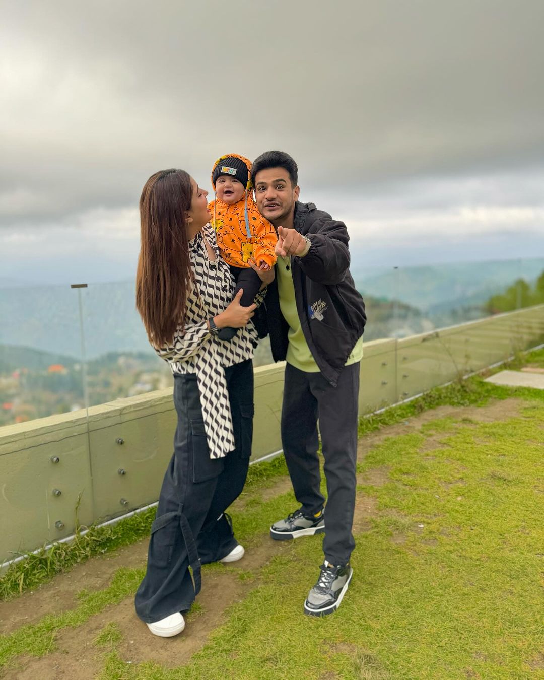 Kanwal & Zulqarnain's Day Out At Malam Jabba Ski Resort | Reviewit.pk