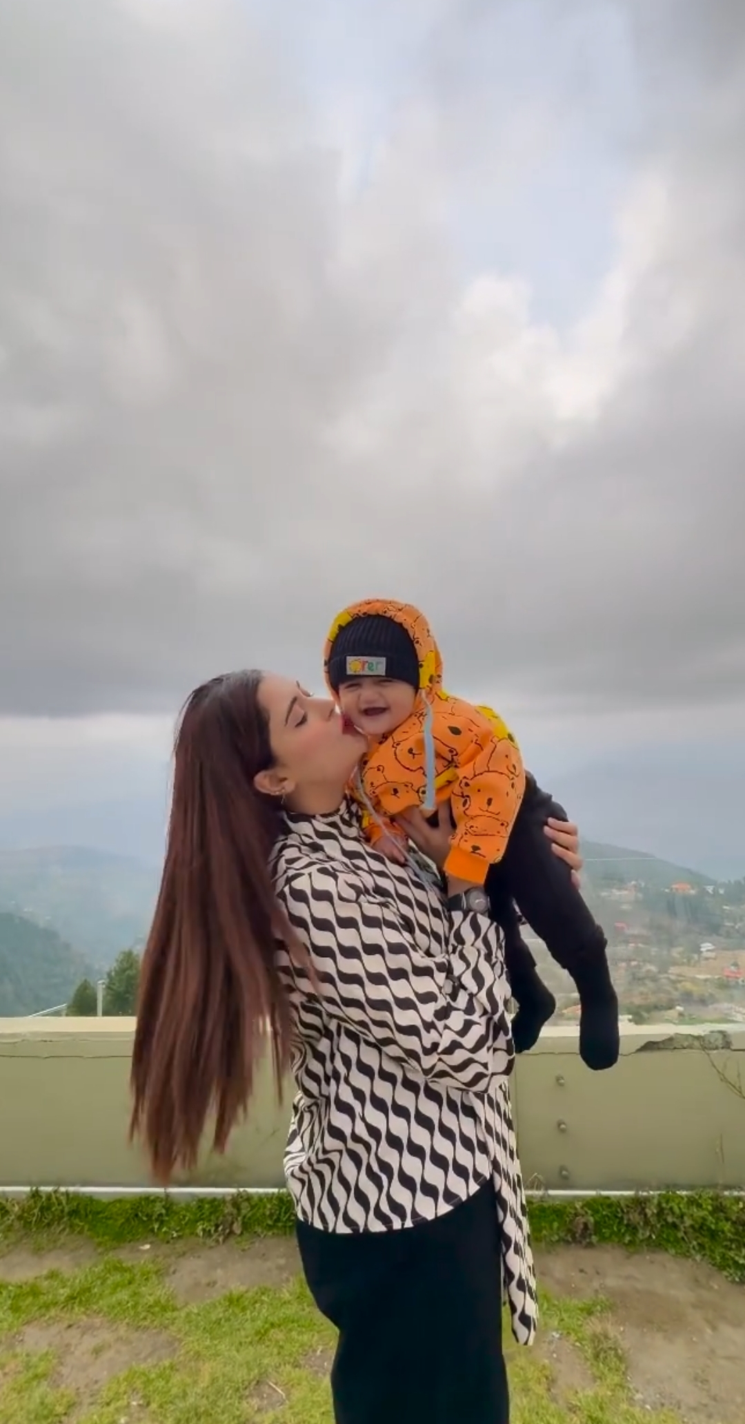 Kanwal & Zulqarnain's Day Out At Malam Jabba Ski Resort | Reviewit.pk