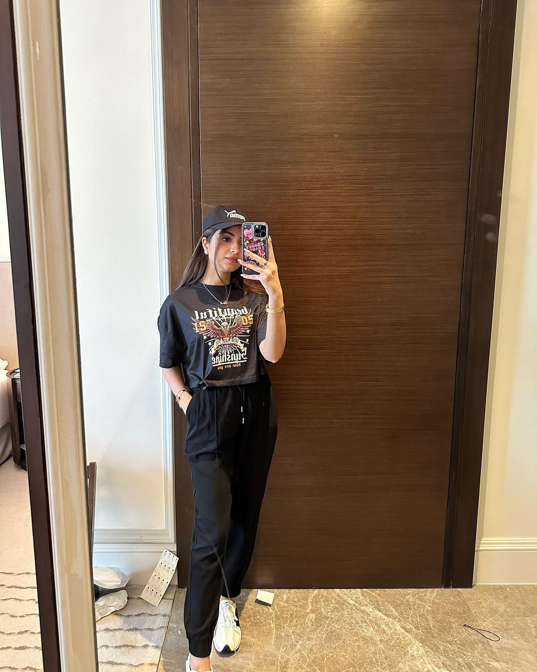 Stunning Pictures Of Kinza Hashmi From Dubai & Istanbul | Reviewit.pk