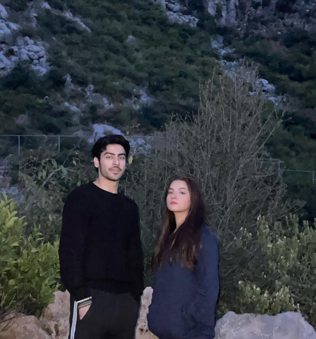 Muhabbat Gumshuda Meri Beautiful BTS Pictures | Reviewit.pk