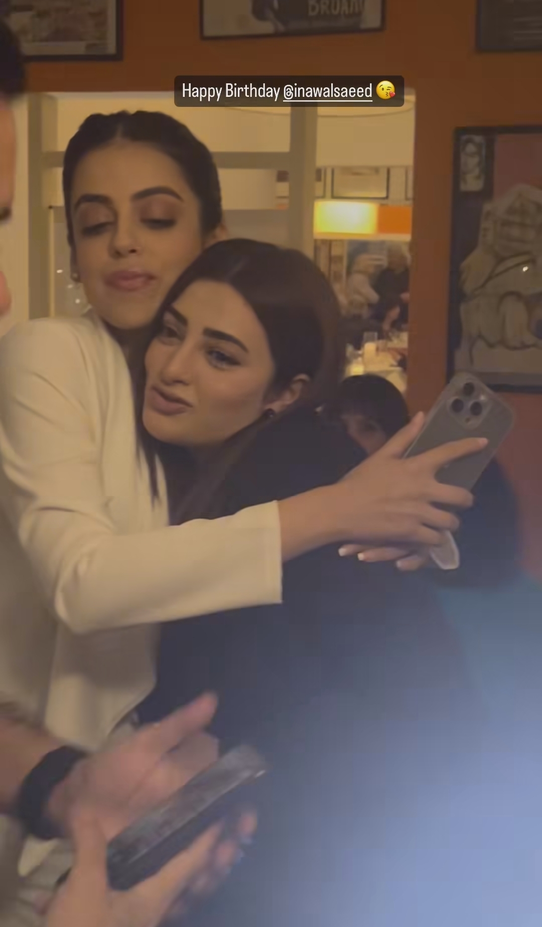 Nawal Saeed Celebrates Birthday With Friends | Reviewit.pk