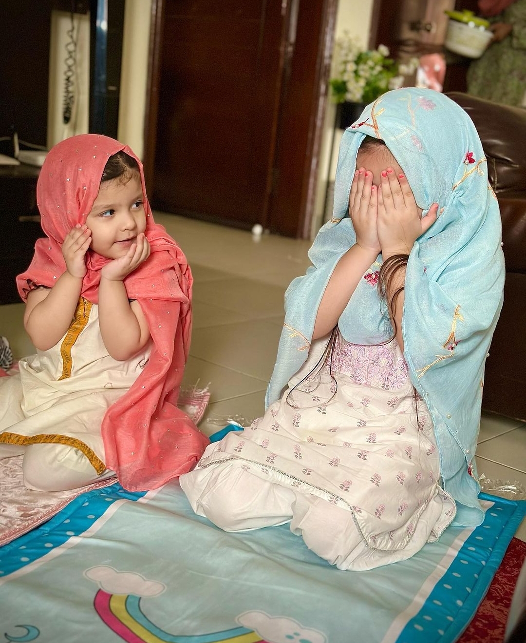 Actor Noman Habib's Adorable Family Pictures | Reviewit.pk