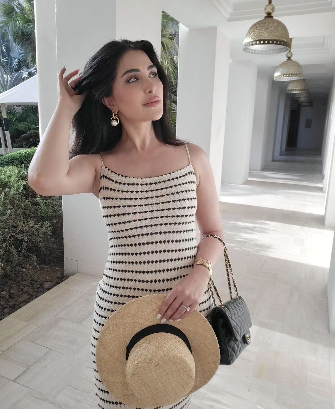 Stunning Sabeeka Imam's New Clicks In Western Attire | Reviewit.pk