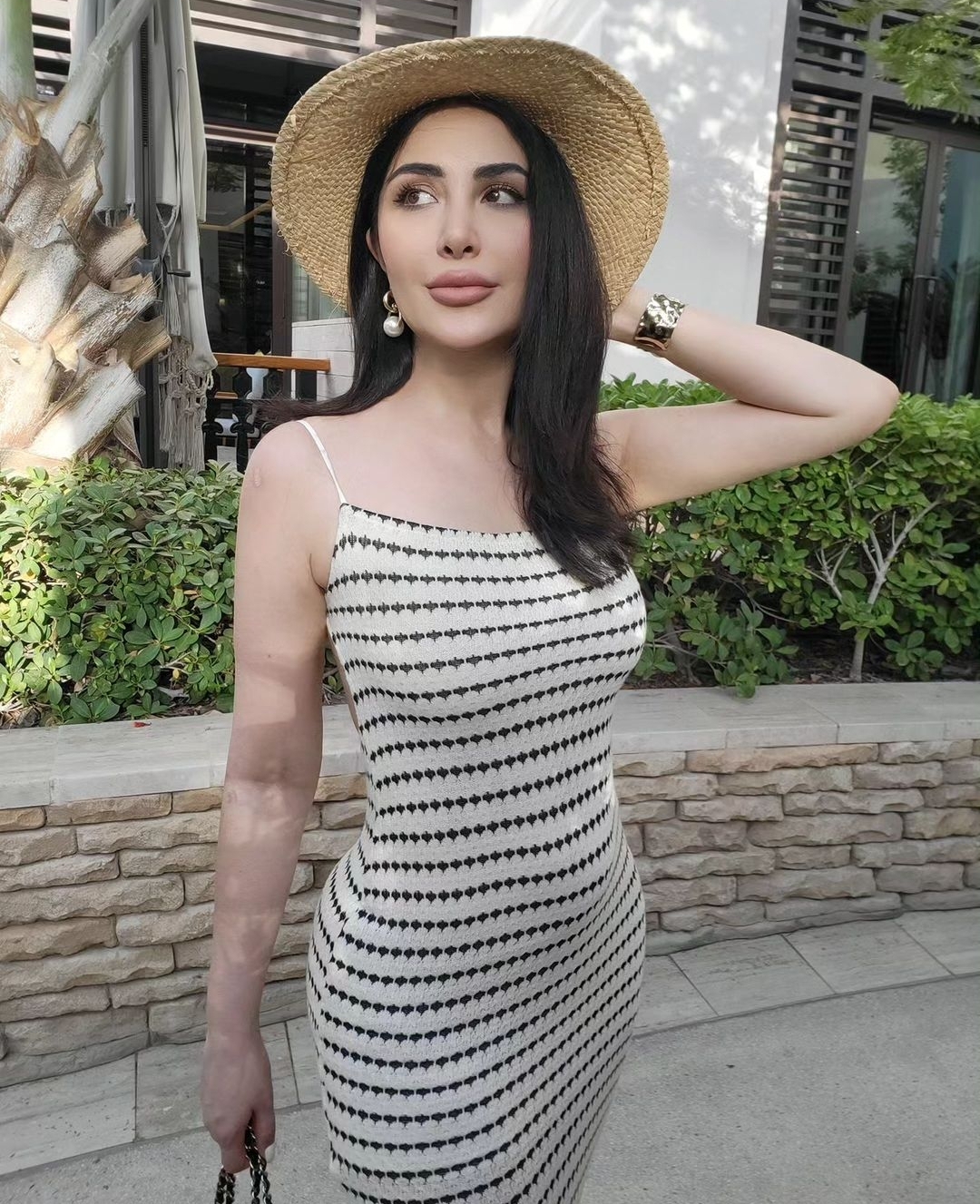 Stunning Sabeeka Imam's New Clicks In Western Attire | Reviewit.pk