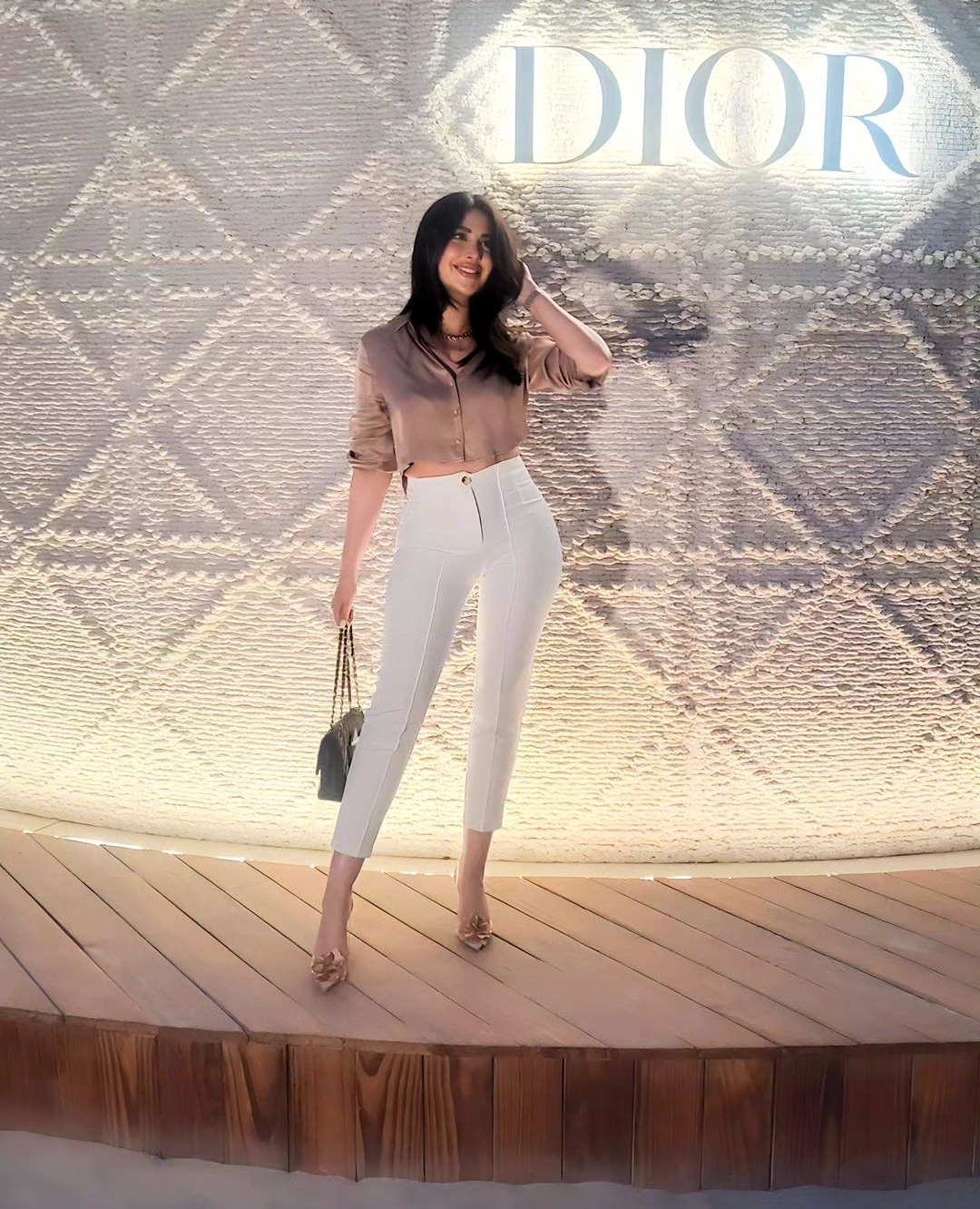 Stunning Sabeeka Imam's New Clicks In Western Attire | Reviewit.pk