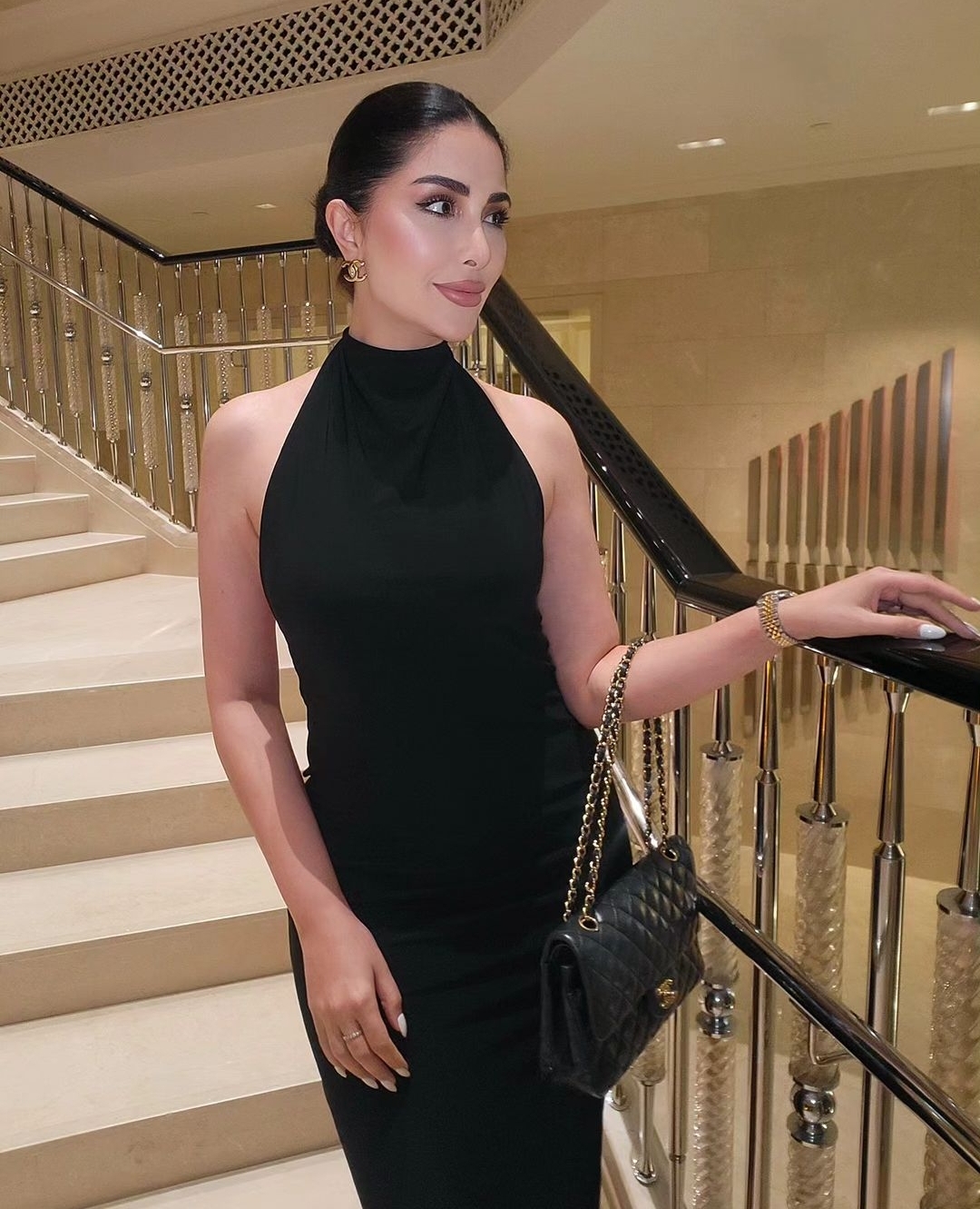 Stunning Sabeeka Imam's New Clicks In Western Attire | Reviewit.pk