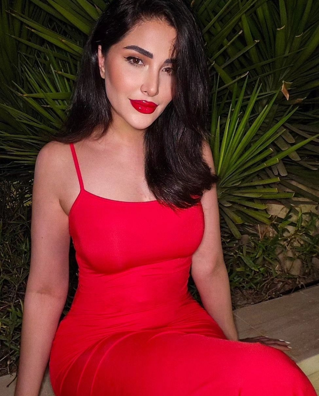 Stunning Sabeeka Imam's New Clicks In Western Attire | Reviewit.pk