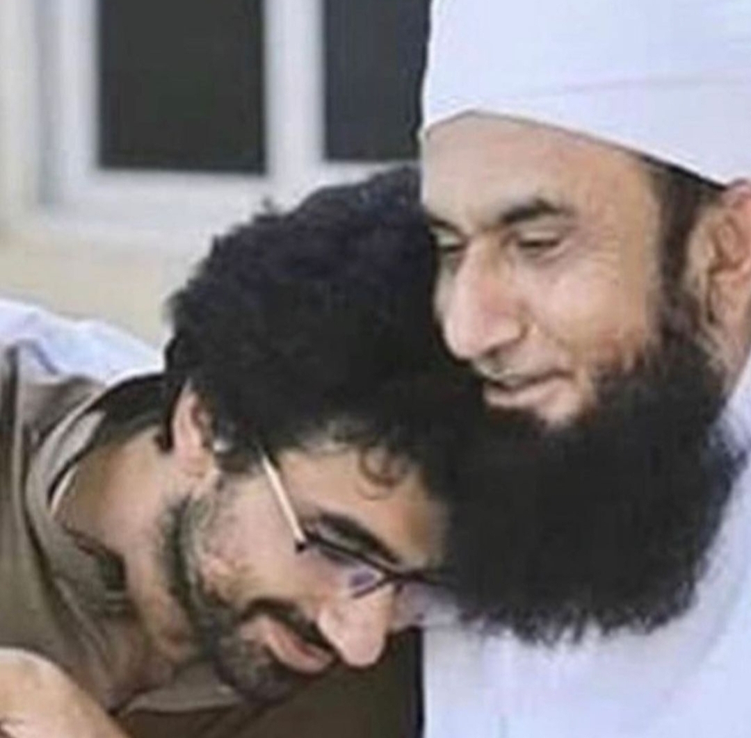 Emotional Video of Maulana Tariq Jamil After His Son's Death | Reviewit.pk