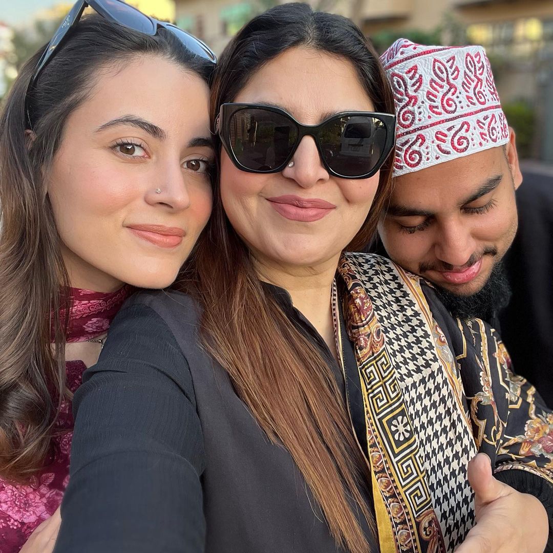 Shagufta Ejaz New Adorable Family Clicks | Reviewit.pk