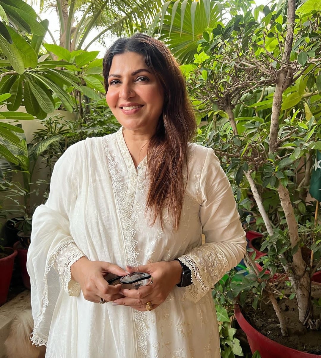 Shagufta Ejaz Shares New Adorable Pictures With Friends and Family ...