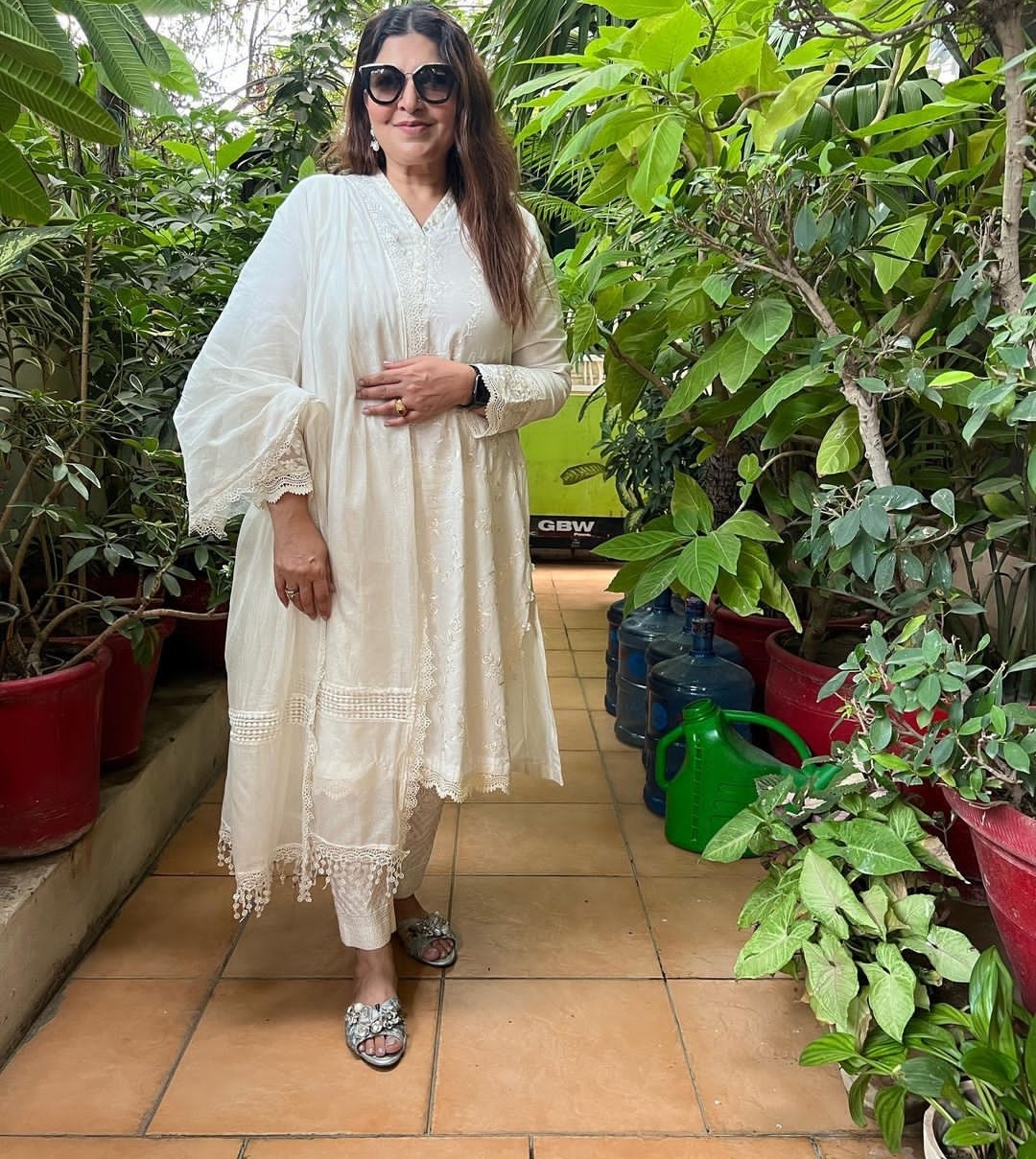 Shagufta Ejaz Shares New Adorable Pictures With Friends and Family ...