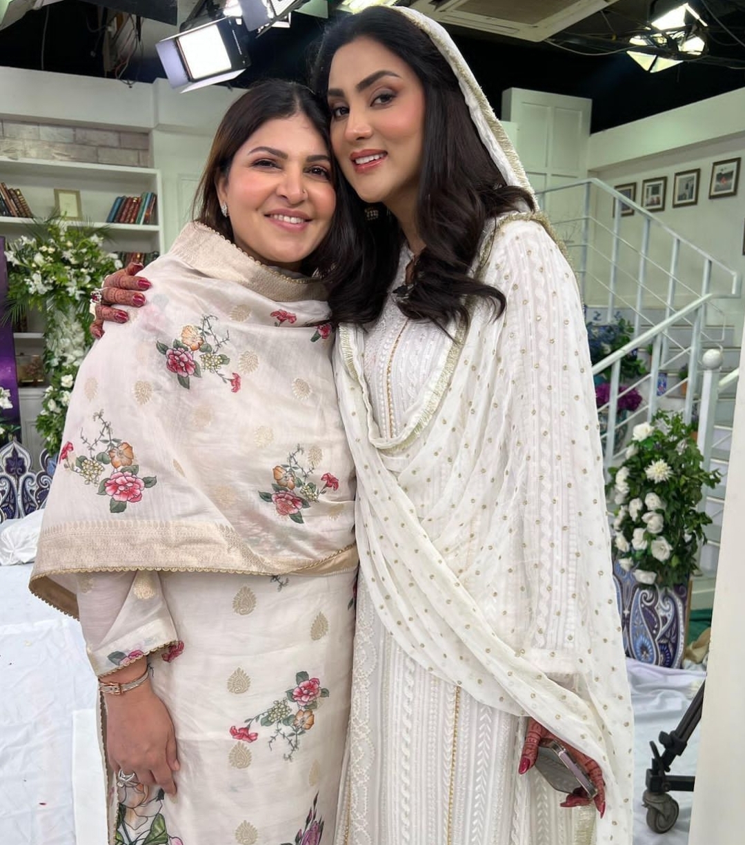 Shagufta Ejaz Shares New Adorable Pictures With Friends and Family ...