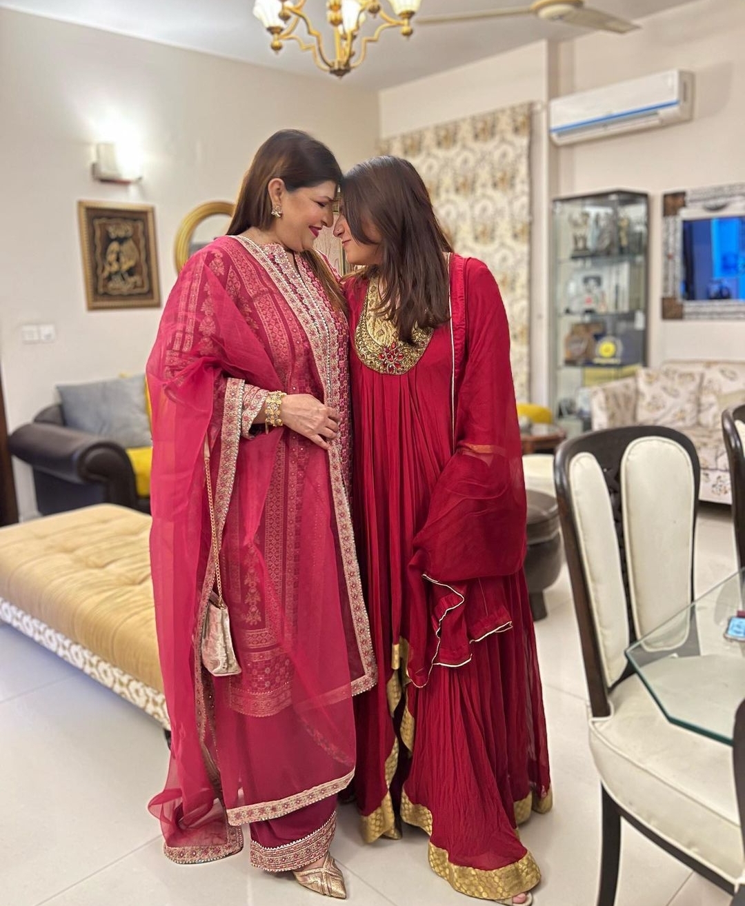 Shagufta Ejaz Shares New Adorable Pictures With Friends and Family ...