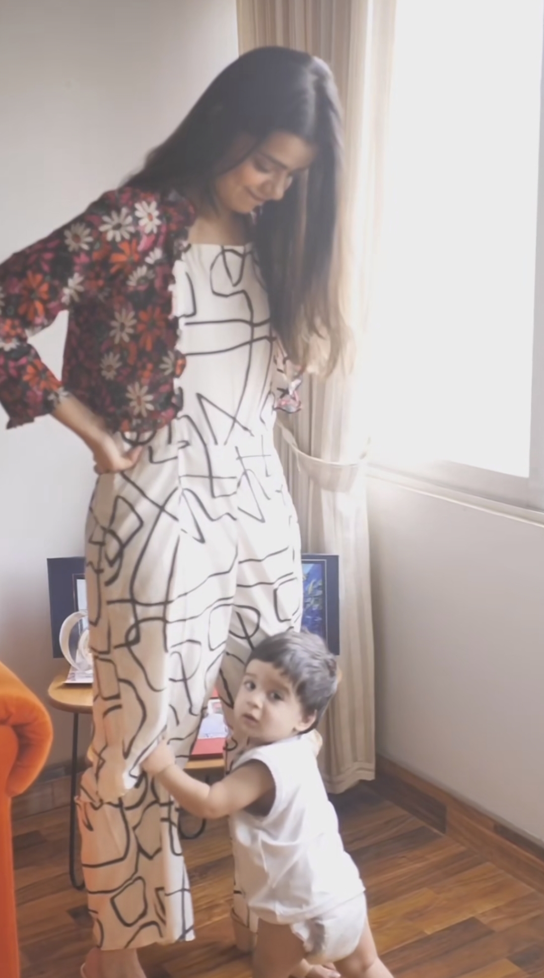 Srha Asghar's Delightful New Pictures With Husband & Son | Reviewit.pk