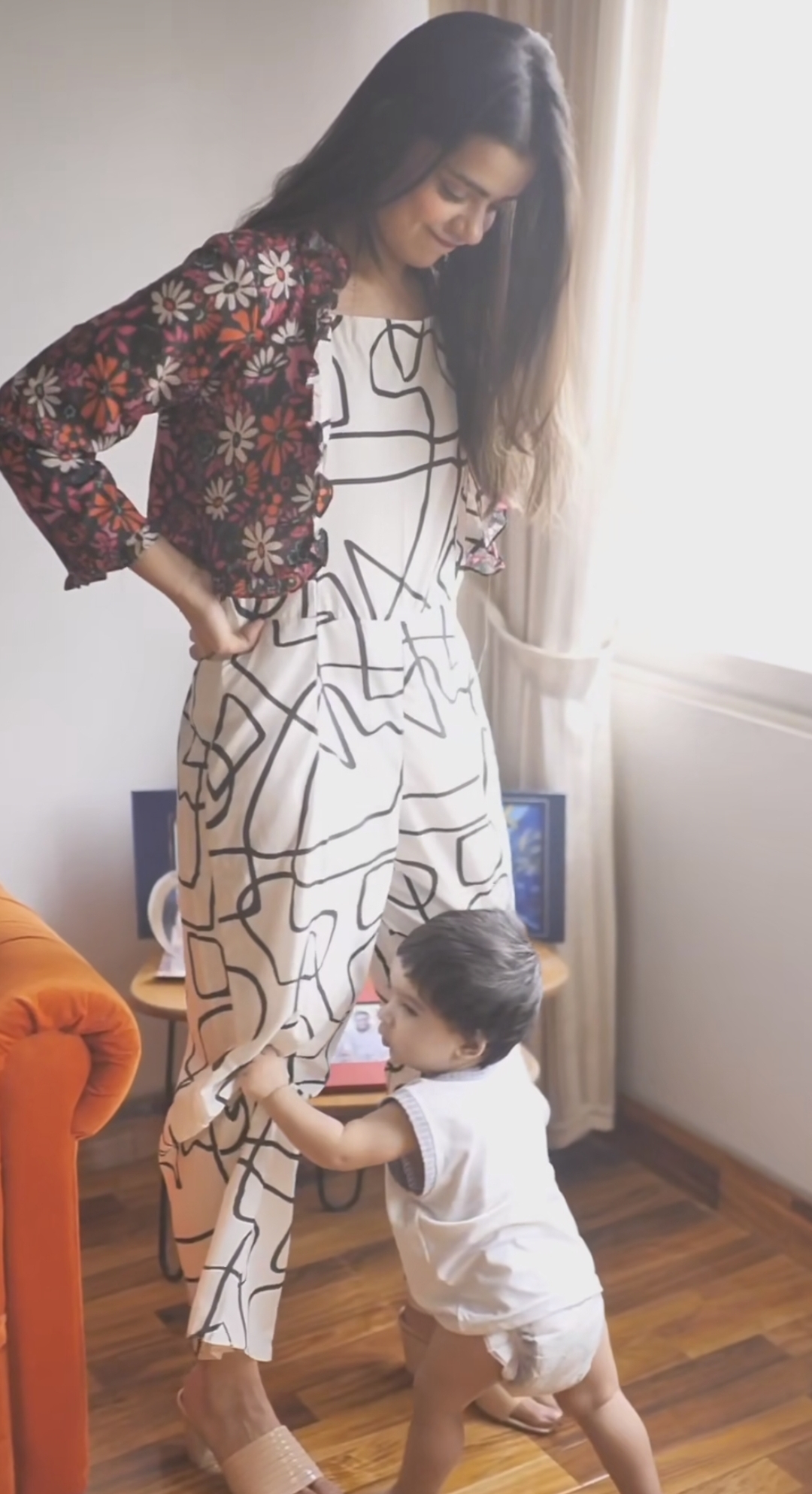 Srha Asghar's Delightful New Pictures With Husband & Son | Reviewit.pk