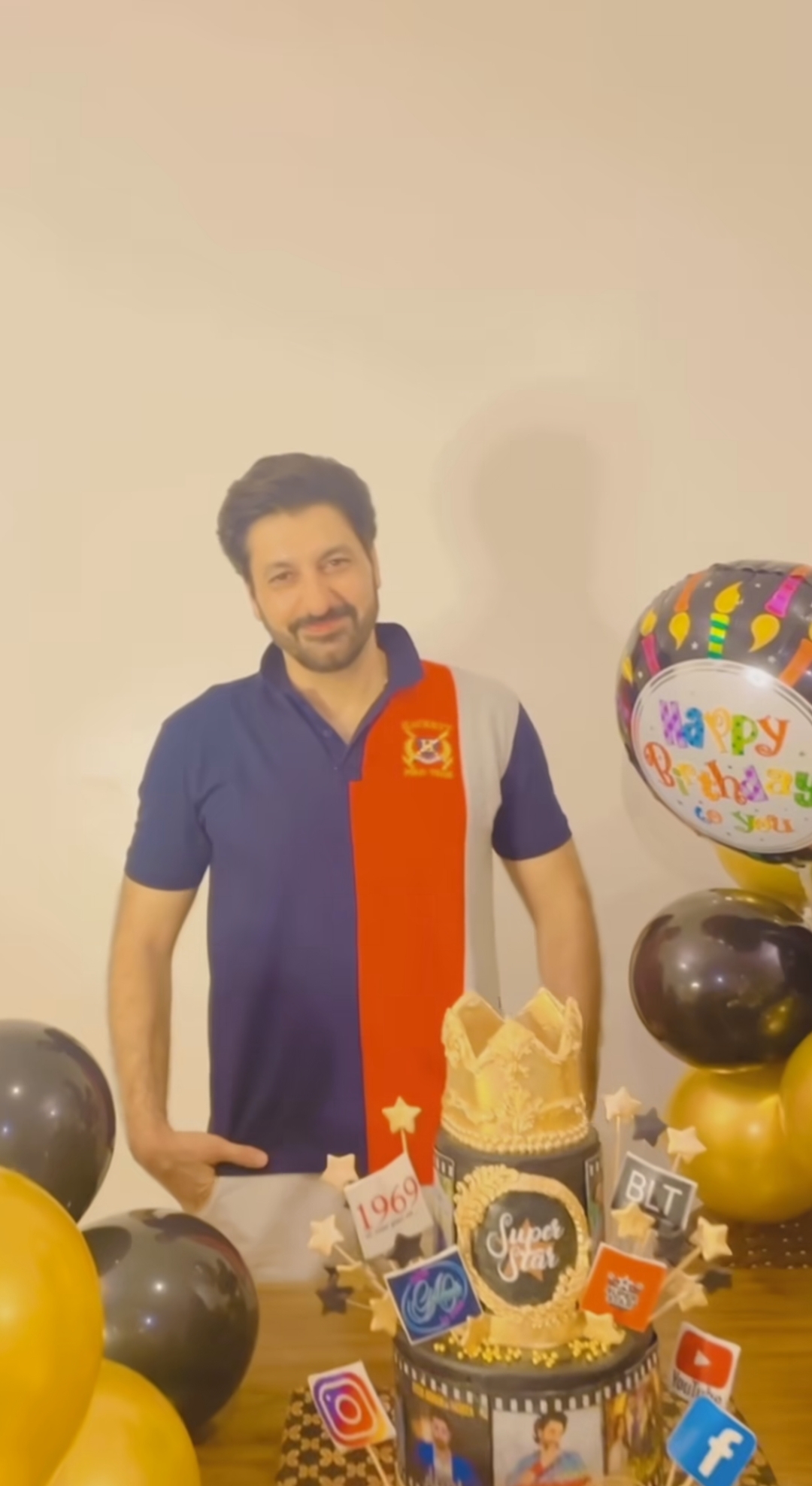 Actor Syed Jibran Birthday Celebration With Family | Reviewit.pk