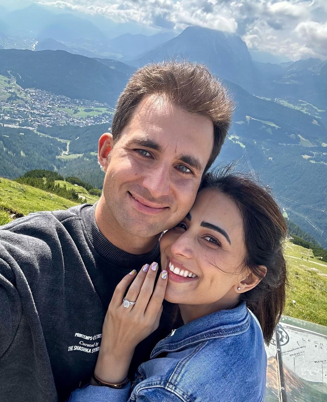 Ushna Shah in Vienna To Celebrate Husband's Birthday | Reviewit.pk