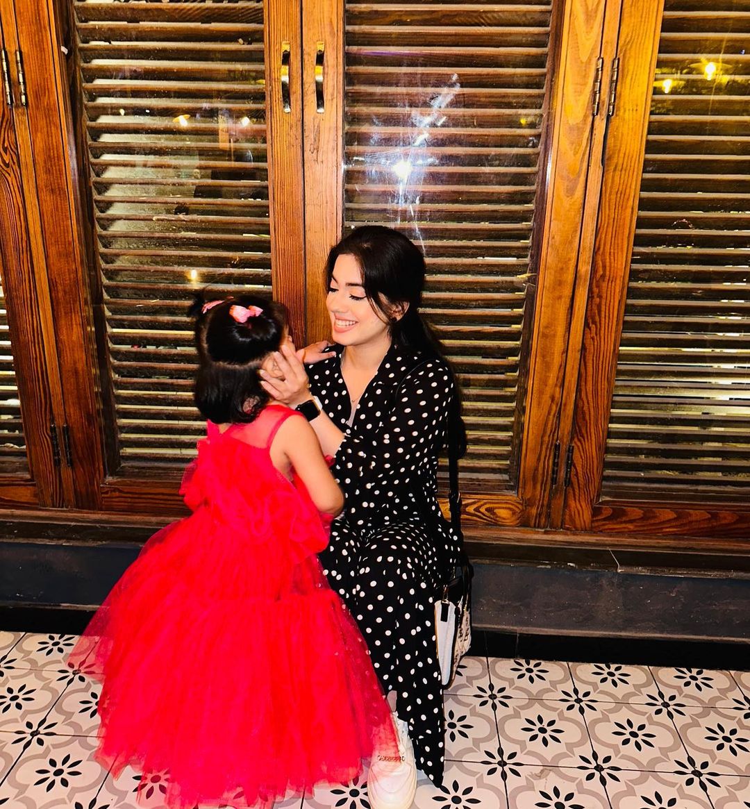 Arisha Razi Pictures From Niece's Third Birthday Celebration | Reviewit.pk