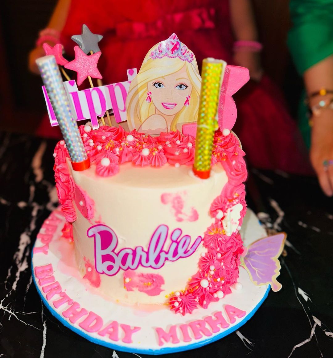 Arisha Razi Pictures From Niece's Third Birthday Celebration | Reviewit.pk