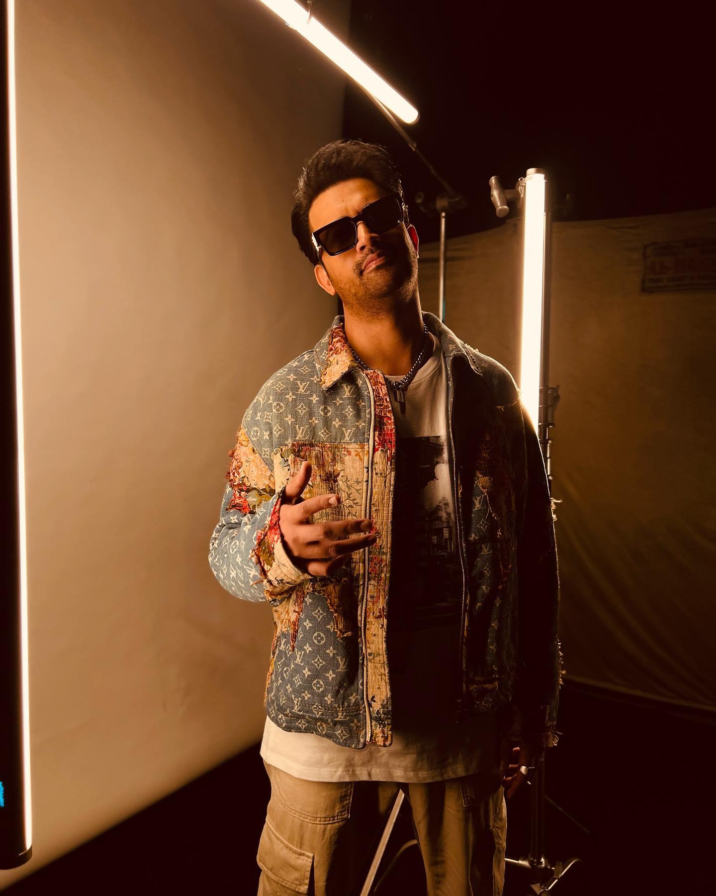 Atif Aslam's Thoughtful Gesture Wins Hearts | Reviewit.pk