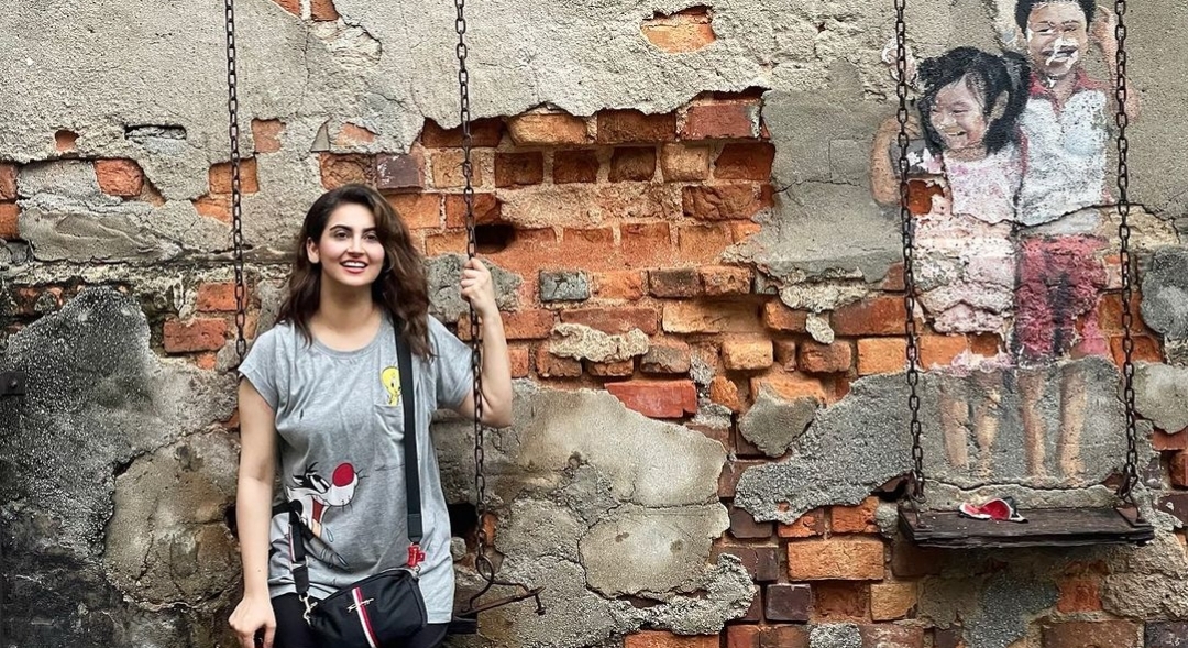 Hiba Bukhari's New Adorable Pictures With Husband | Reviewit.pk