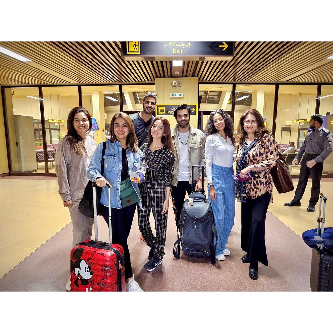 Pakistani Celebrities Leave For IPPA Awards In Manchester | Reviewit.pk