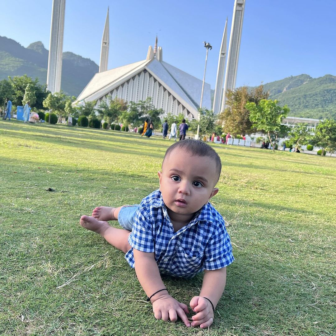 Maaz Safder's Adorable New Family Pictures | Reviewit.pk