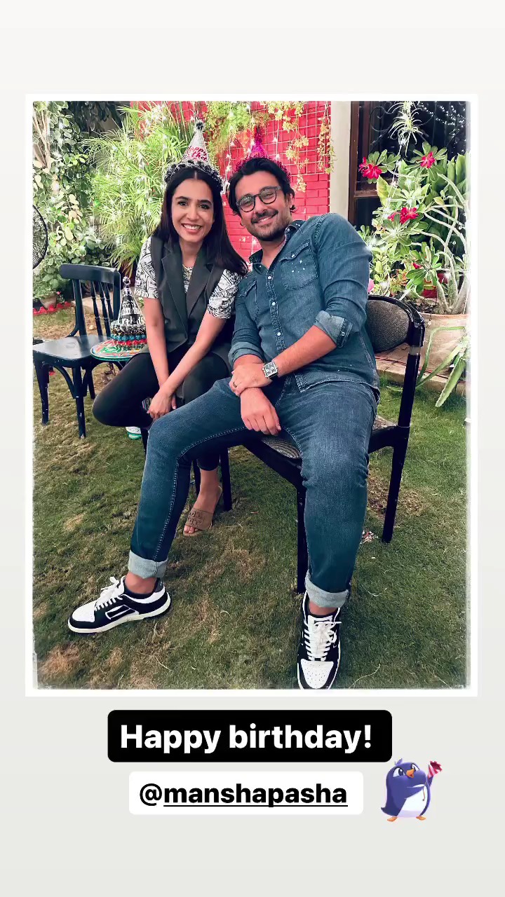 Mansha Pasha Celebrates Birthday With Husband And Friends | Reviewit.pk