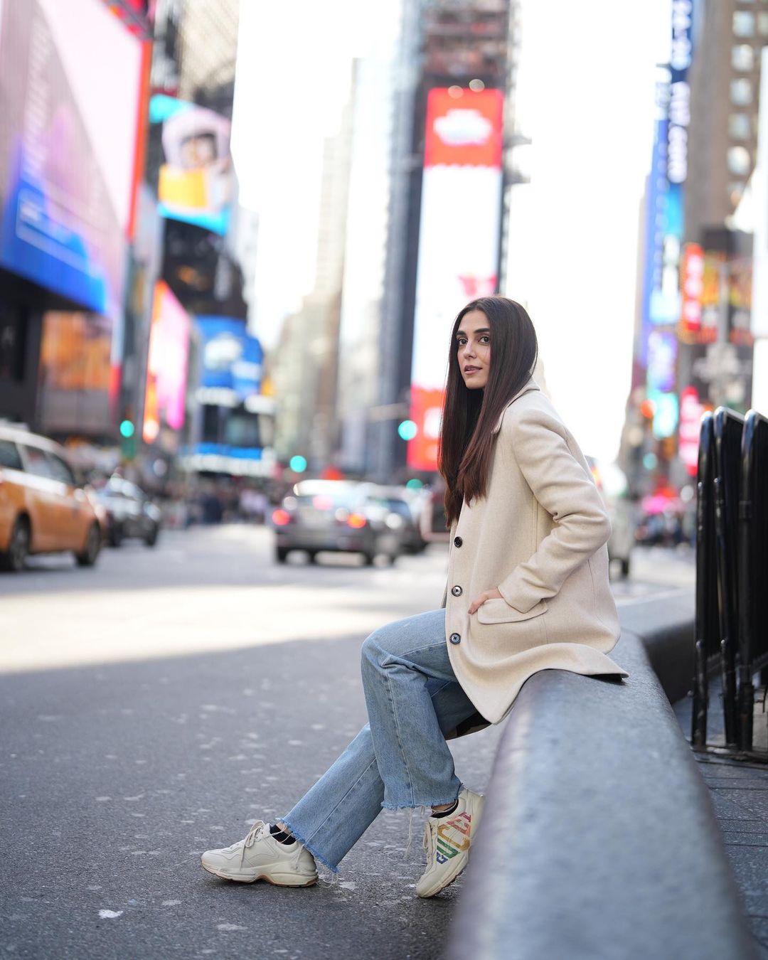 Cute Maya Ali's Gorgeous Clicks From USA | Reviewit.pk