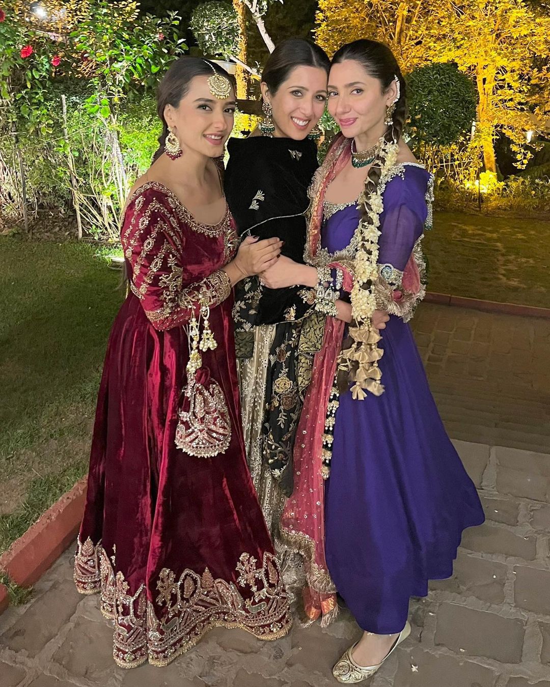 Momal Sheikh's Wholesome Pictures From Mahira Khan Wedding | Reviewit.pk