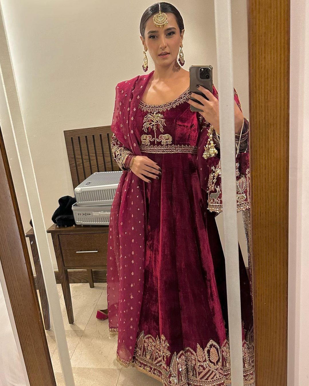 Momal Sheikh's Wholesome Pictures From Mahira Khan Wedding | Reviewit.pk