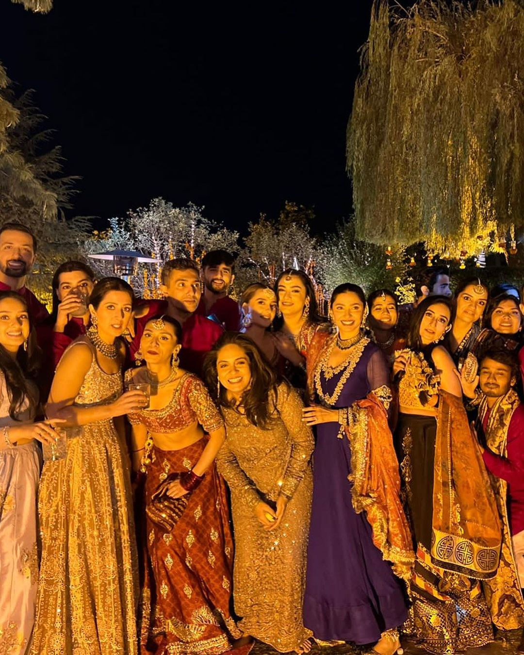 Momal Sheikh's Wholesome Pictures From Mahira Khan Wedding | Reviewit.pk