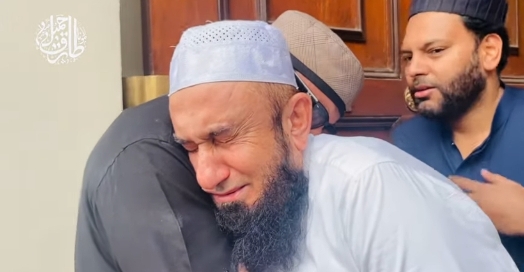 Emotional Video of Maulana Tariq Jamil After His Son's Death | Reviewit.pk