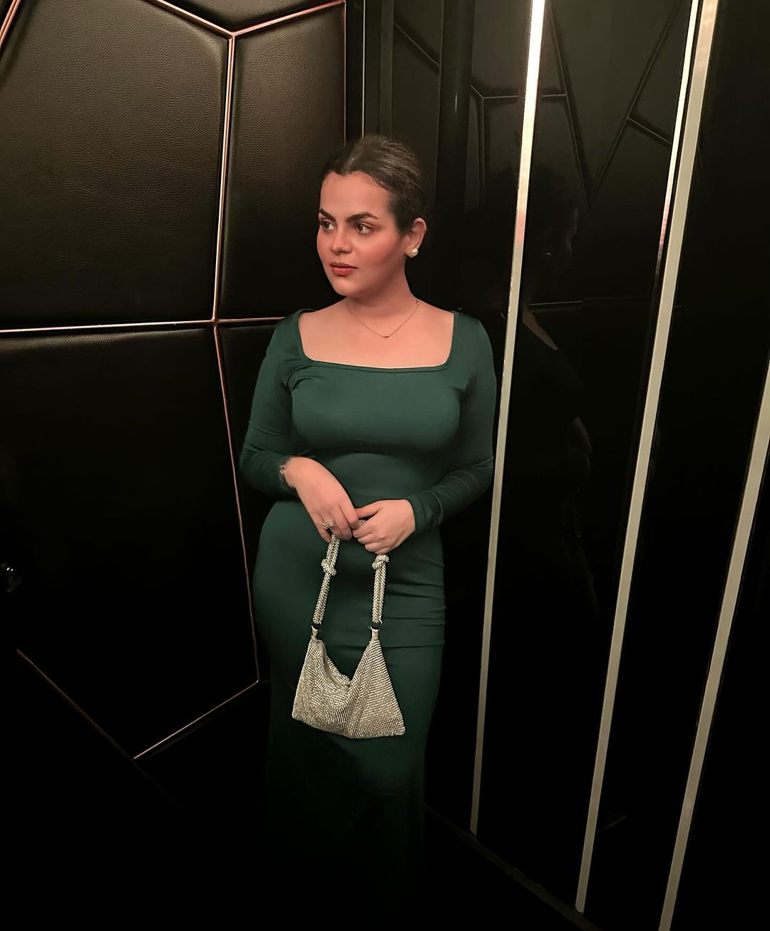 Qudsia Ali's Clicks From Dubai Post Amazing Transformation | Reviewit.pk