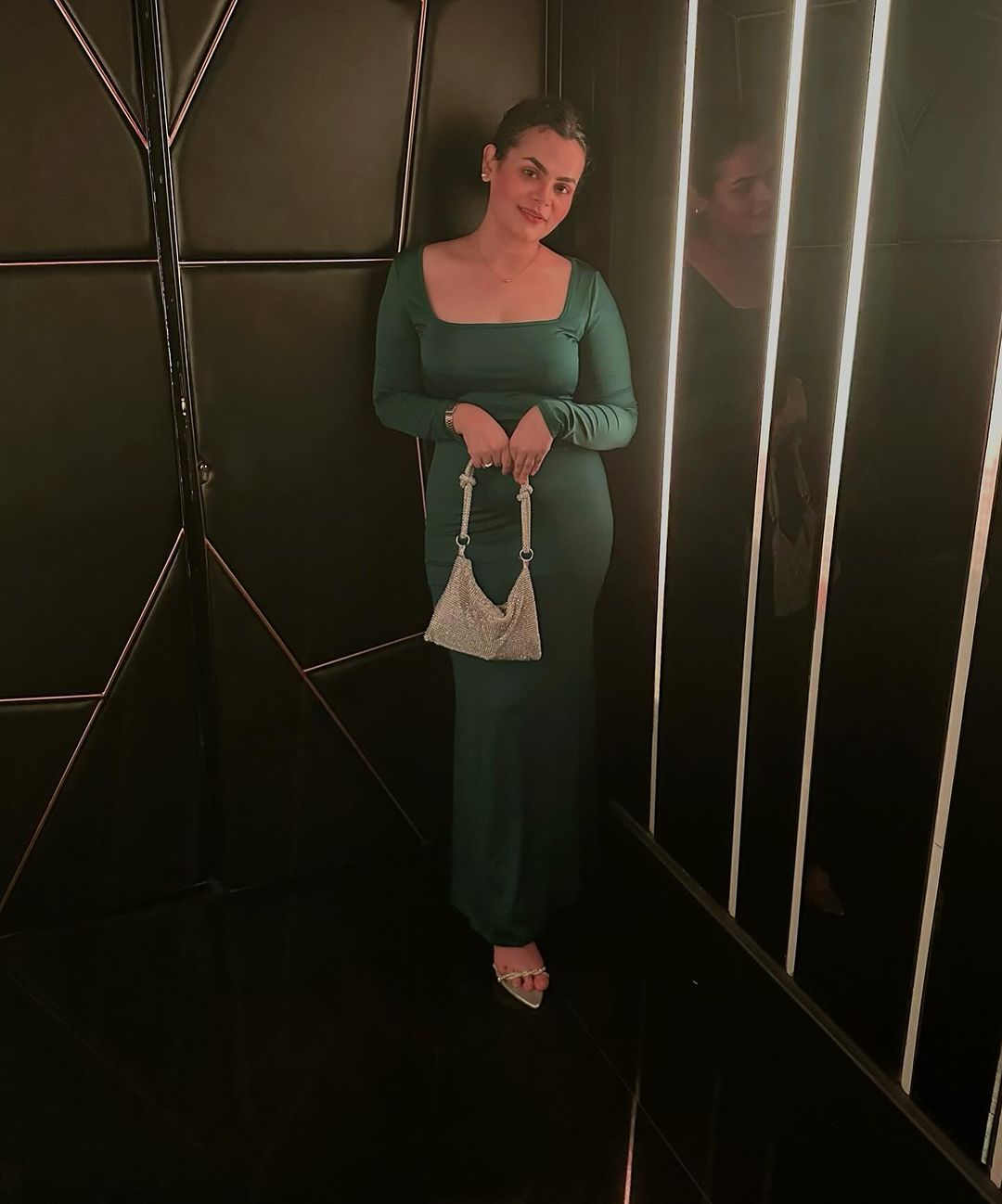 Qudsia Ali's Clicks From Dubai Post Amazing Transformation | Reviewit.pk