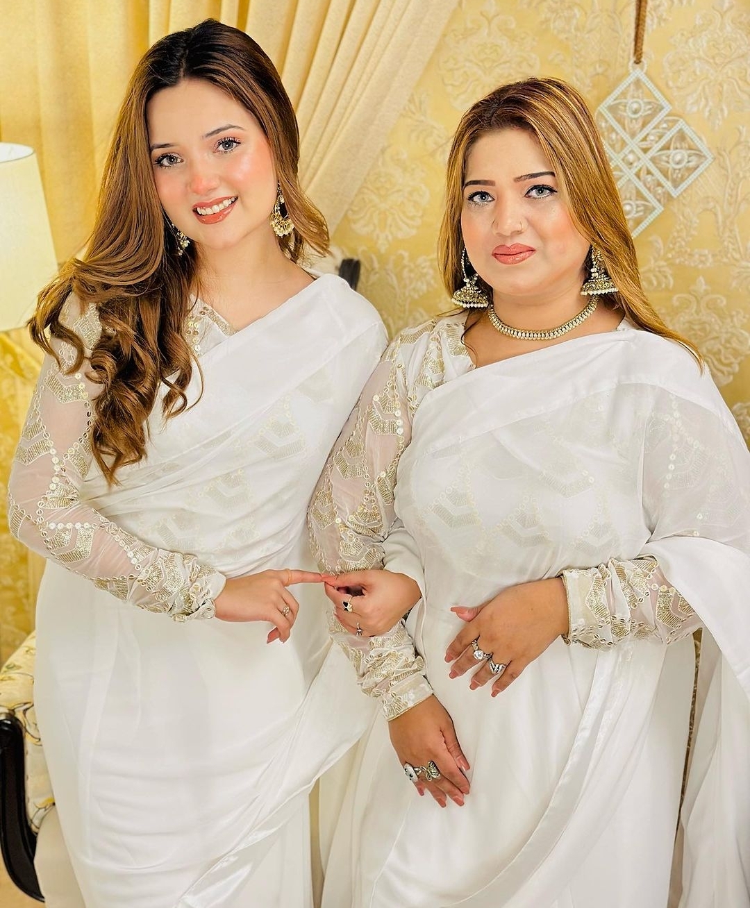 Rabeeca Khan Celebrates Her Mother's Birthday | Reviewit.pk