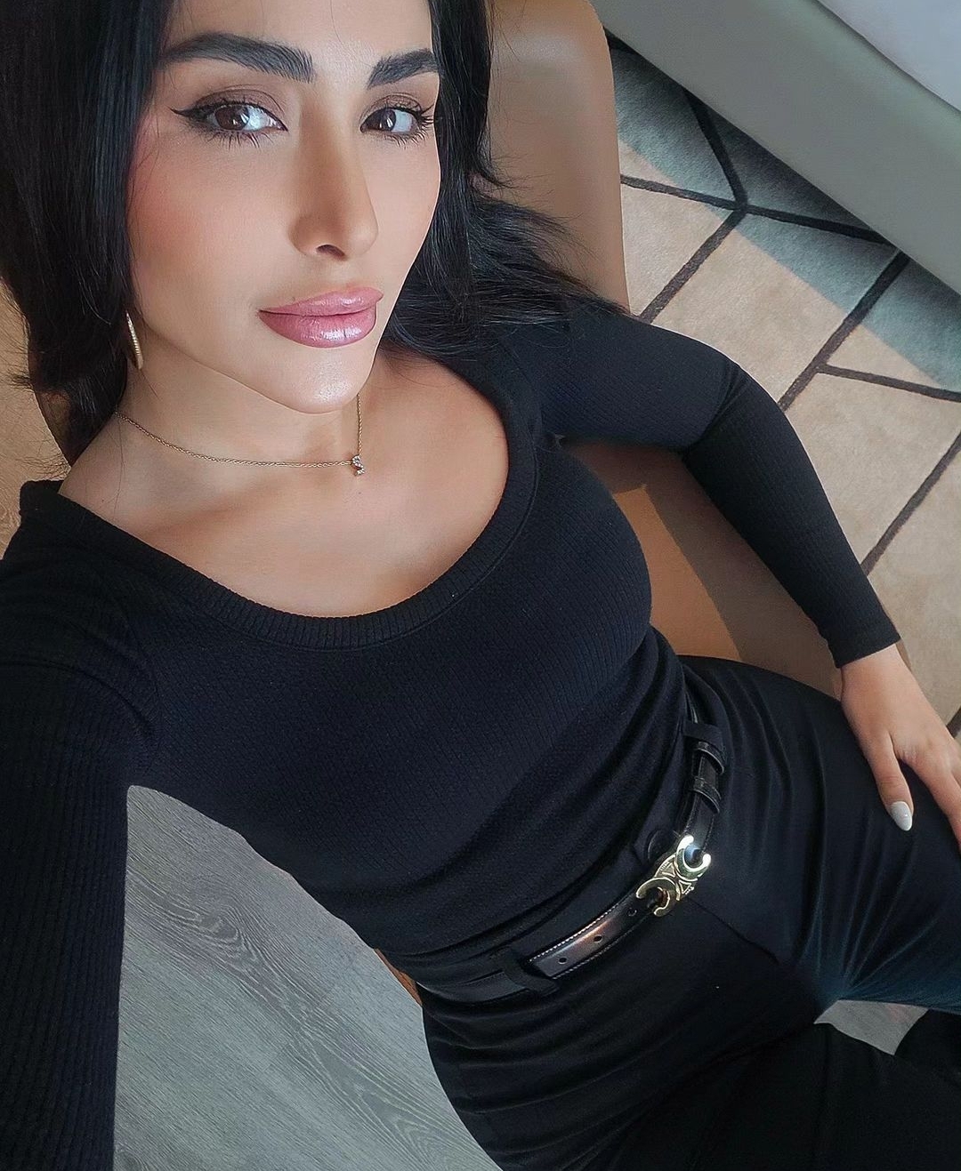 Stunning Sabeeka Imam's New Clicks In Western Attire | Reviewit.pk