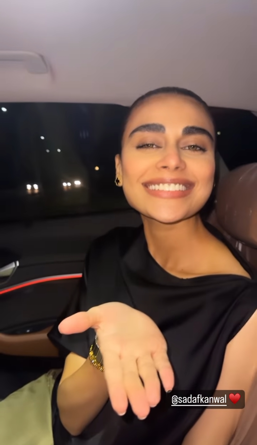 Sadaf Kanwal & Shahroz Sabzwari Adorable Family Clicks | Reviewit.pk