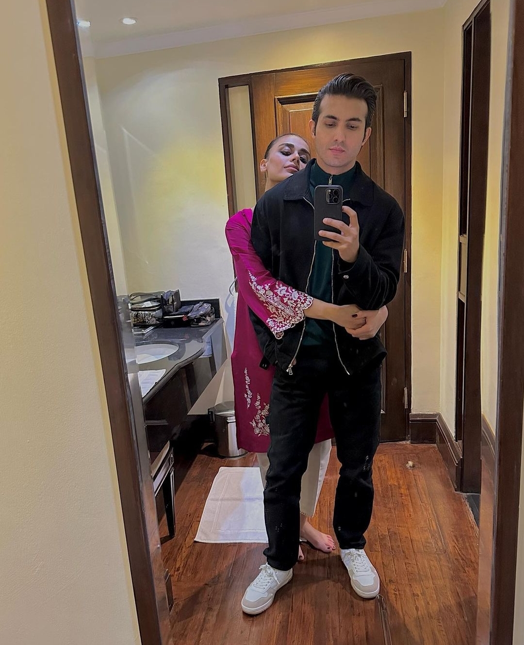 Sadaf Kanwal & Shahroz Sabzwari Adorable Family Clicks | Reviewit.pk