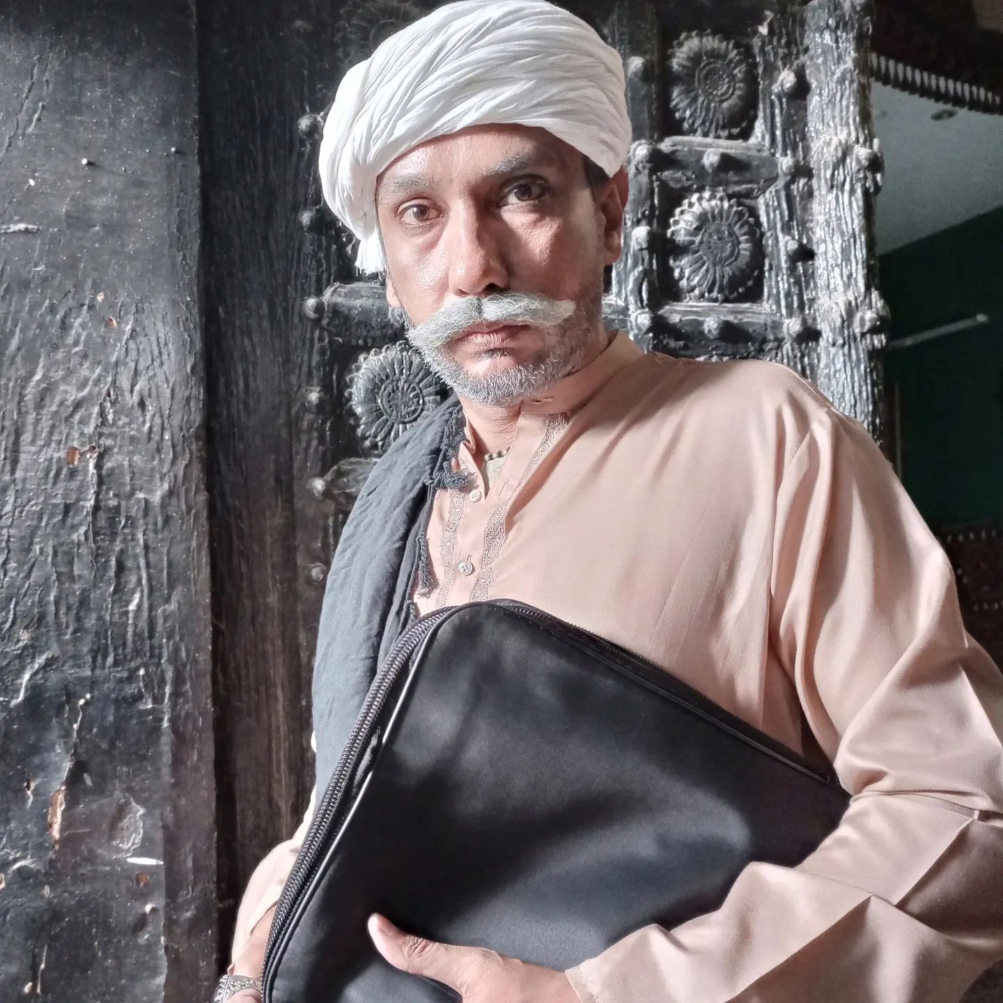 Saqib Sumeer Reveals Family Behaviour Changes Post Stardom | Reviewit.pk