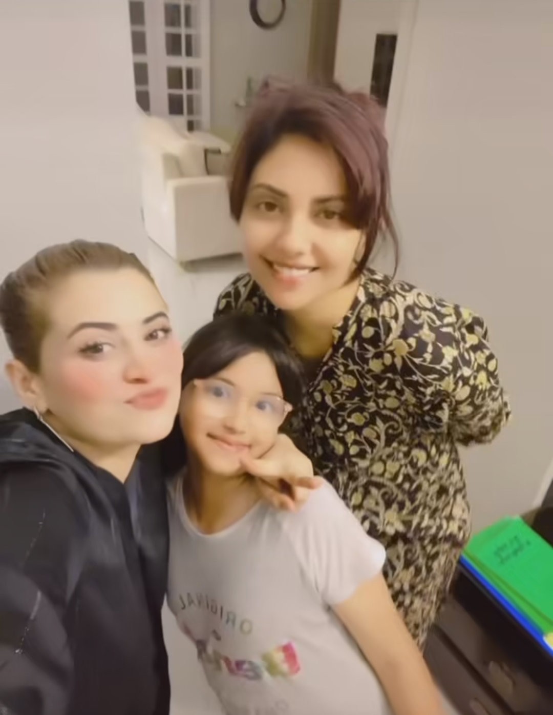 Sunita Marshall New Pictures With Family & Friends | Reviewit.pk