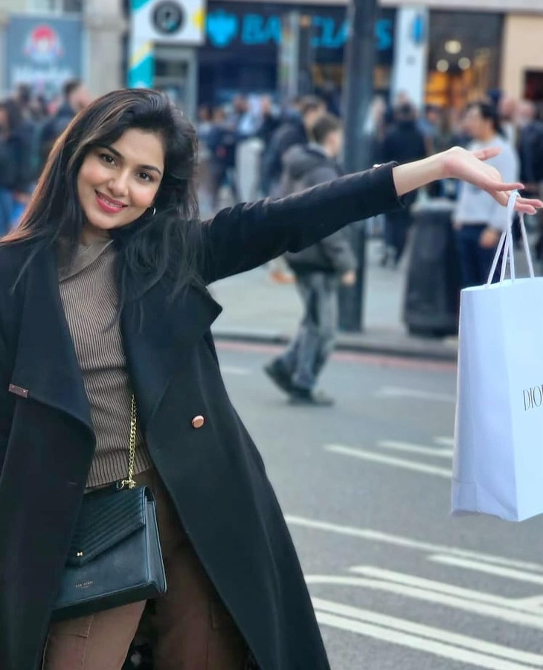 Syeda Tuba Anwar Gorgeous Pictures From UK | Reviewit.pk
