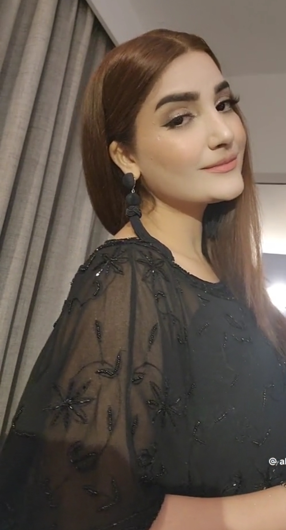 Aliya Ali's Bold Dressing Sense Gets Criticism | Reviewit.pk