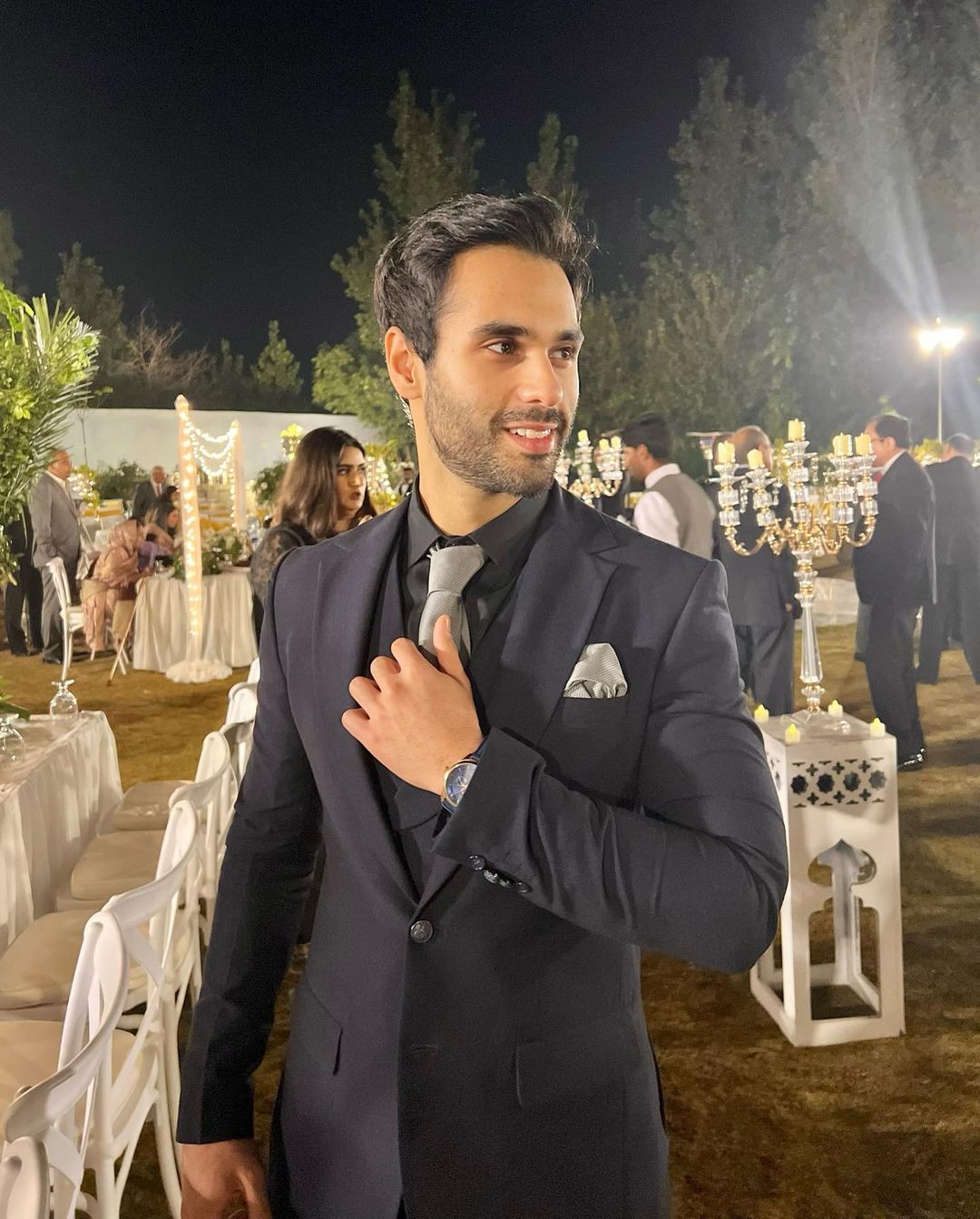 Ameer Gilani Shares Family Pictures From A Wedding | Reviewit.pk