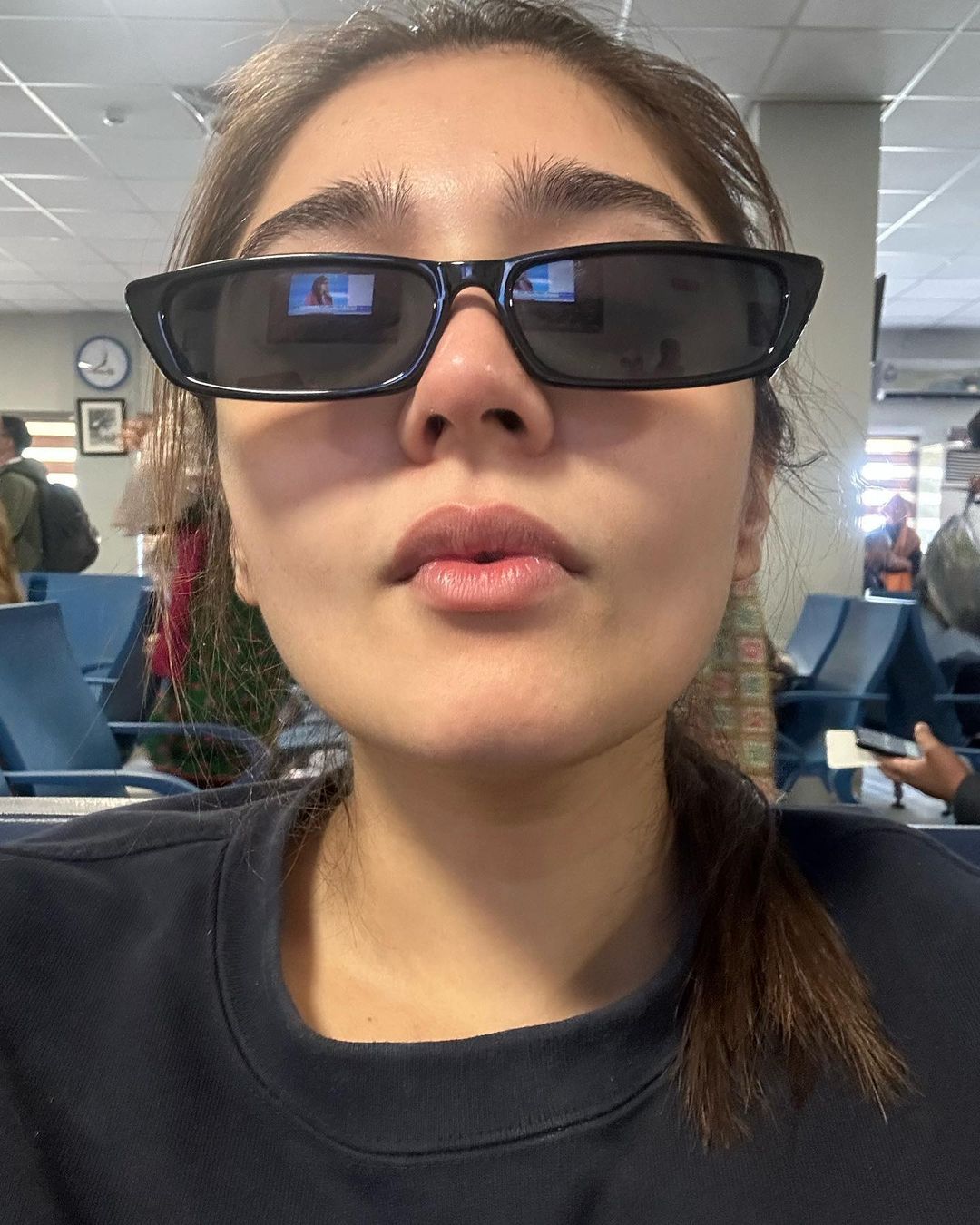 Gorgeous Durefishan Saleem Shares Cute Pictures | Reviewit.pk