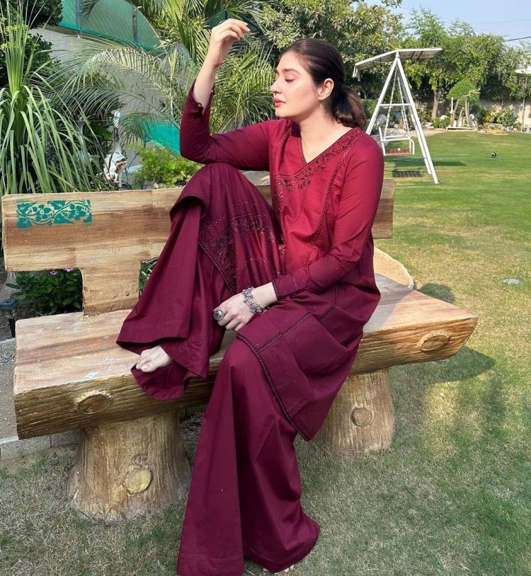 Gorgeous Durefishan Saleem Shares Adorable Photos