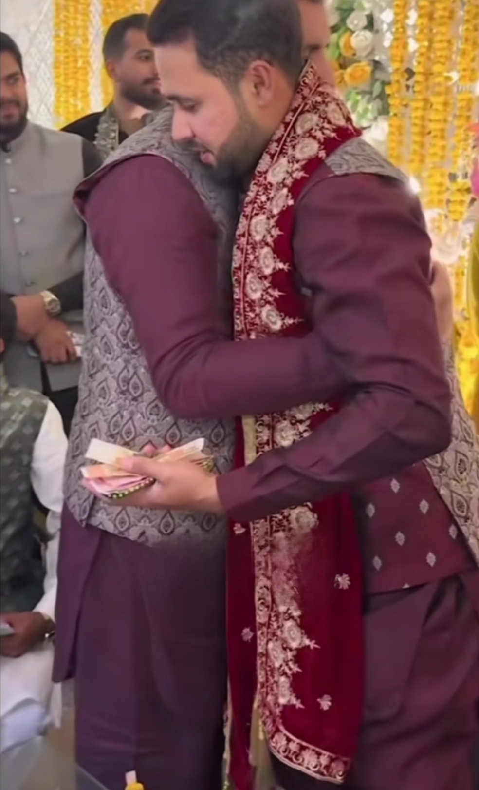 Cricketer Faheem Ashraf Mehndi Event Pictures & Videos | Reviewit.pk