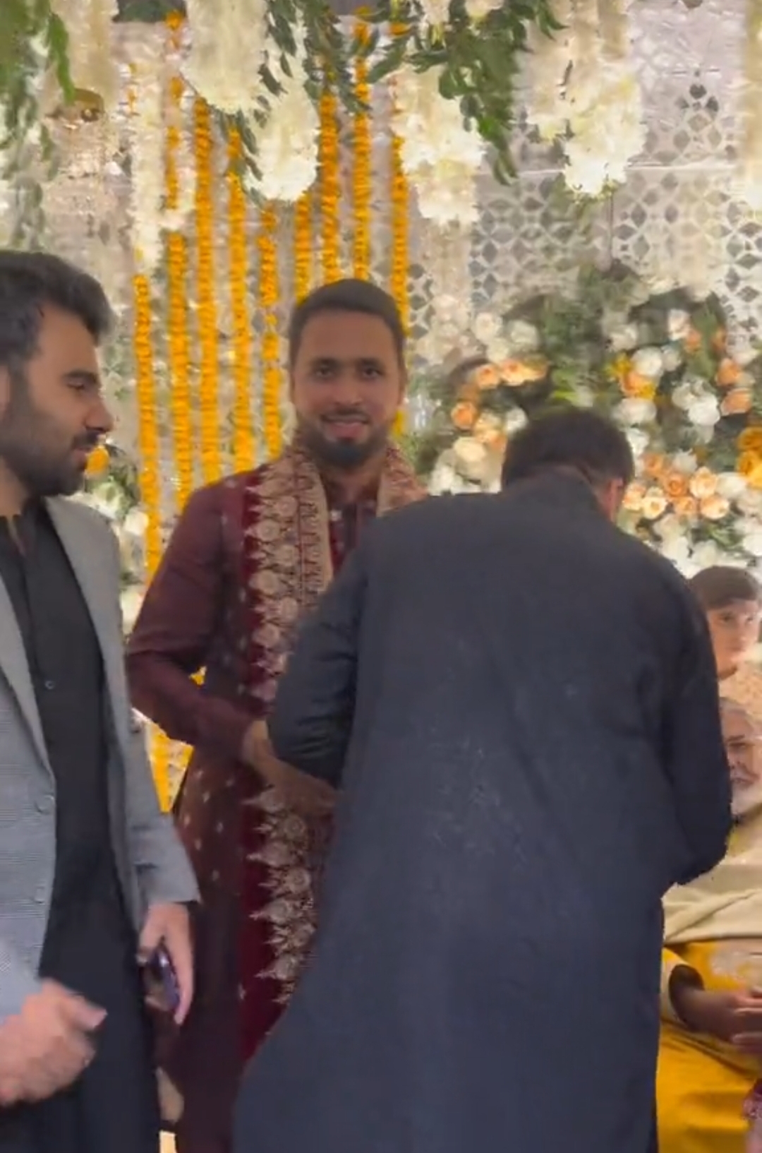 Cricketer Faheem Ashraf Mehndi Event Pictures & Videos | Reviewit.pk