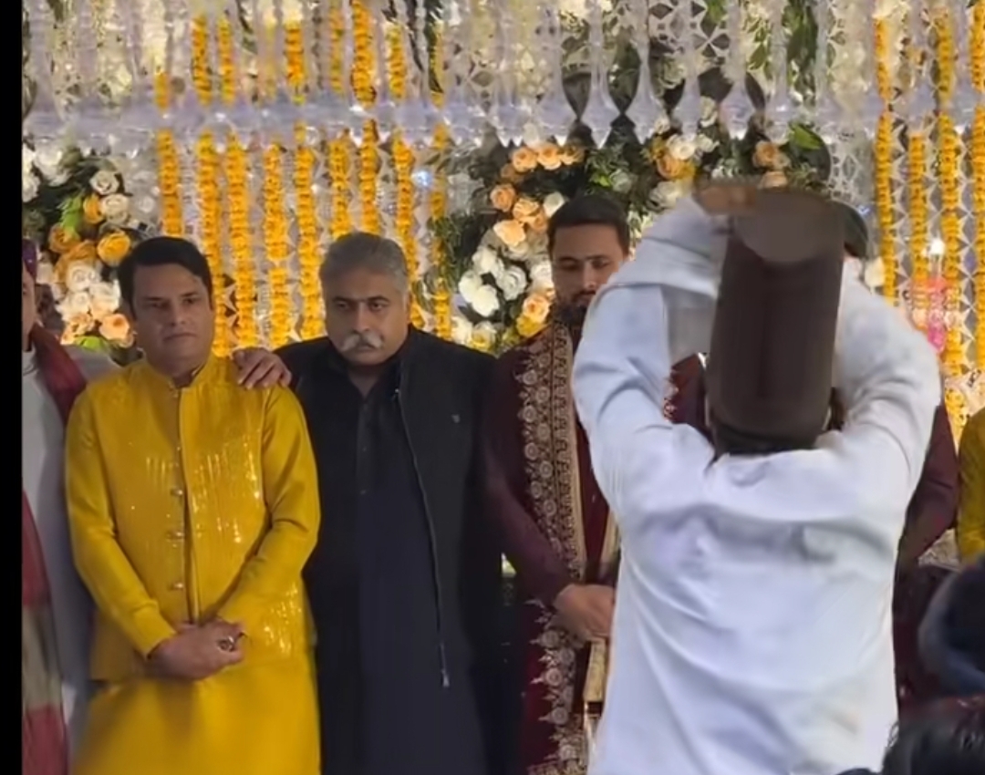 Cricketer Faheem Ashraf Mehndi Event Pictures & Videos | Reviewit.pk