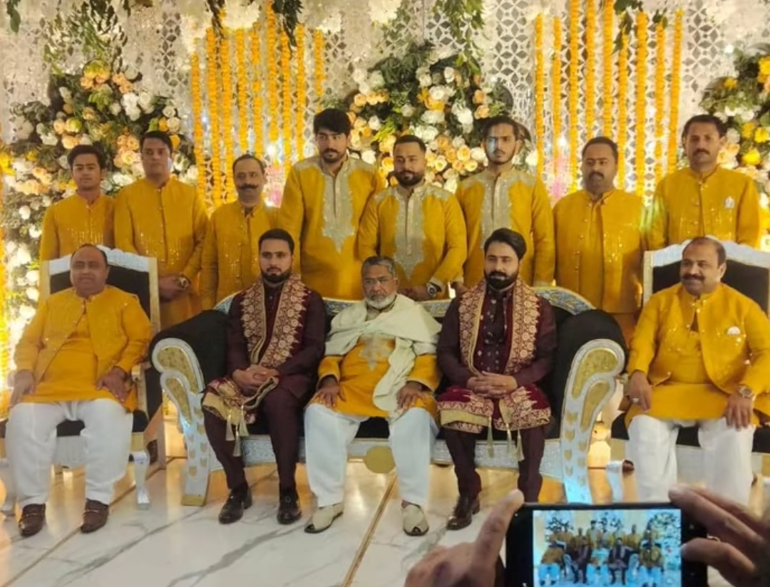 Cricketer Faheem Ashraf Mehndi Event Pictures & Videos | Reviewit.pk